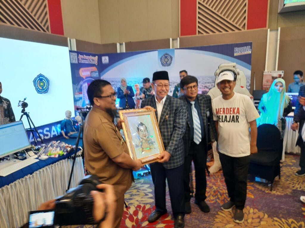 Kepala Dinas Pendidikan Prov. Sulsel, H. Andi Iqbal Nadjamuddin Ucapkan ...